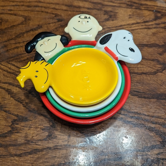 Hallmark | Kitchen | Peanuts Measuring Cups By Hallmark | Poshmark